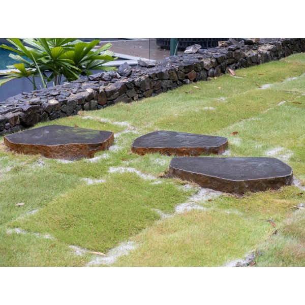 Basalt Step 600-700mm x 150mm - Nuway